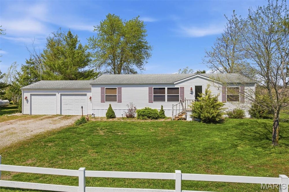 1222 Mary Irene Road, New Baden, IL 62265 - MLS# 26020975 - Coldwell Banker