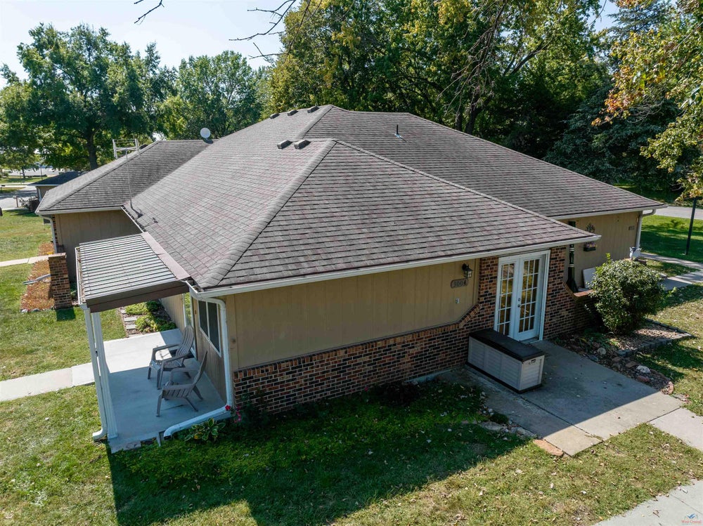 3004 Brooking Park Avenue, Sedalia, MO 65301 - MLS# 96185 - Coldwell Banker