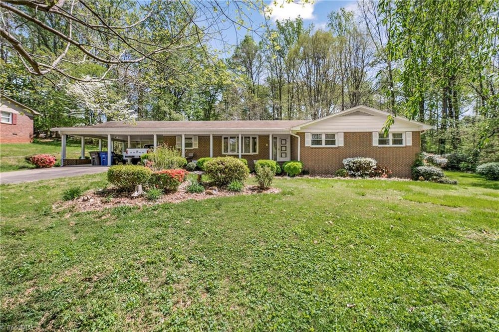1820 Turfwood Drive, Pfafftown, NC 27040 - MLS# 1139657 - Coldwell Banker