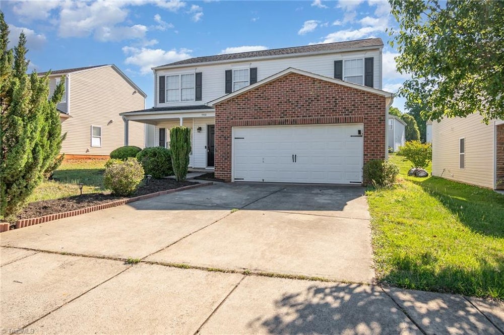 3910 Whispering Willows Drive, Greensboro, NC 27406 - MLS# 1140980 ...