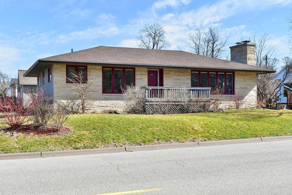 324 W Lake Street, Winona, MN 55987 - MLS# 6694303 - Coldwell Banker