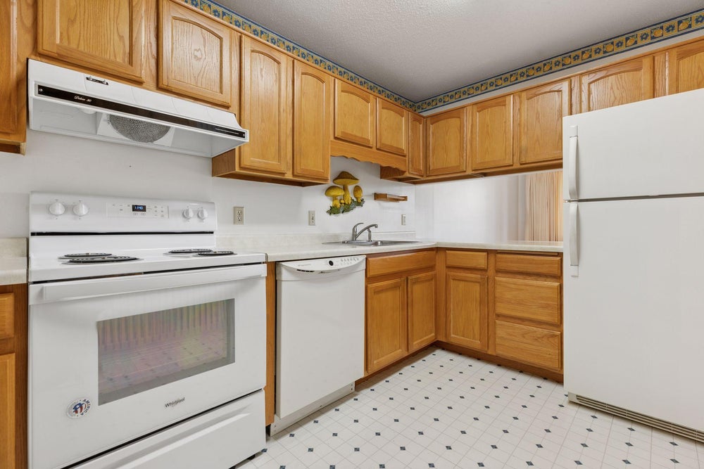 5697 Green Circle Drive #219, Minnetonka, MN 55343 - MLS# 6797452 ...