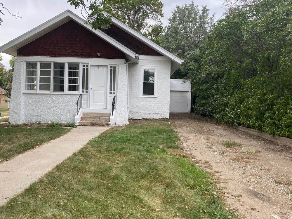 1021 1st St NE, Minot, ND 58703 - MLS# 221833 - Coldwell Banker