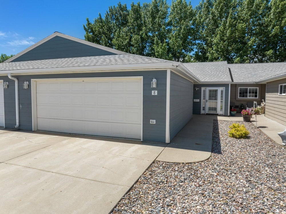 410 28th Ave Unit 8 SW, Minot, ND 58701 - MLS# 241185 - Coldwell Banker