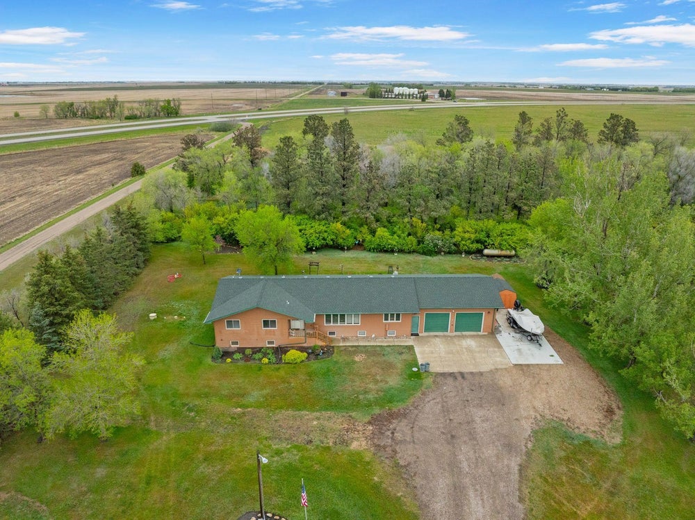 3900 NW 16th St, Minot, ND 58703 - MLS# 251082 - Coldwell Banker