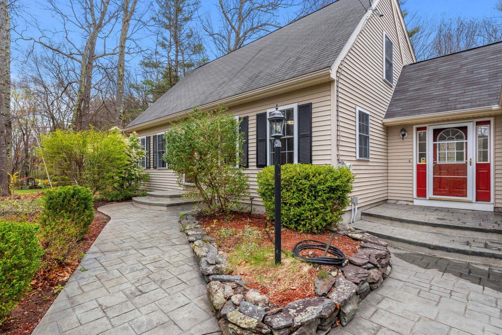 128 Leda Avenue, Manchester, NH 03104 - MLS# 4993844 - Coldwell Banker