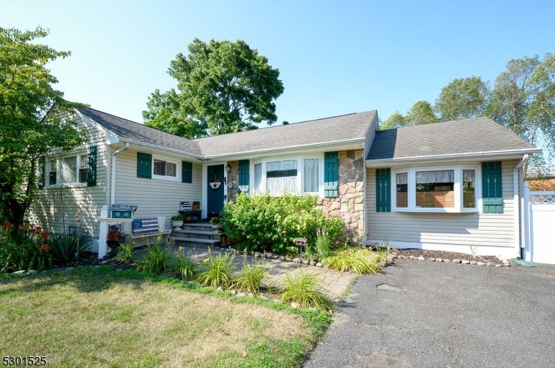 27 May Ave, Pequannock Twp., NJ 07444 - MLS# 3914005 - Coldwell Banker