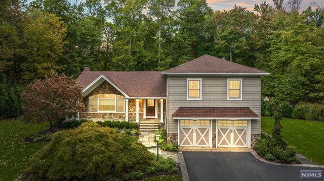 178 East Crescent Avenue, Mahwah, NJ 07430 - MLS# 24013323 - Coldwell ...