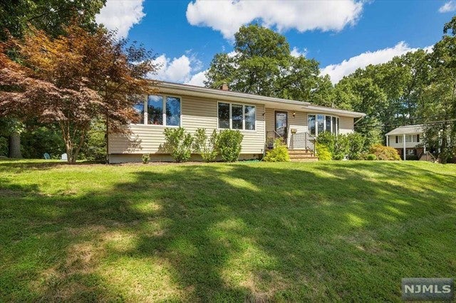 473 Jackson Avenue, Twp Of Washington, NJ 07676 - MLS# 24026498 ...