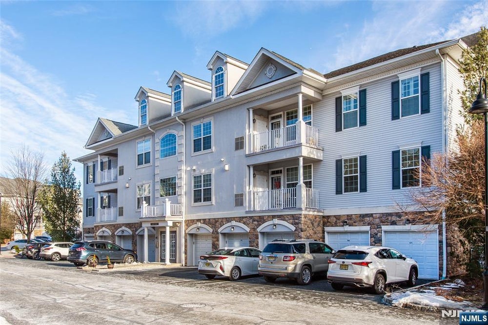 5 Cliff Road C2, Woodland Park, NJ 07424 - MLS# 25005974 - Coldwell Banker