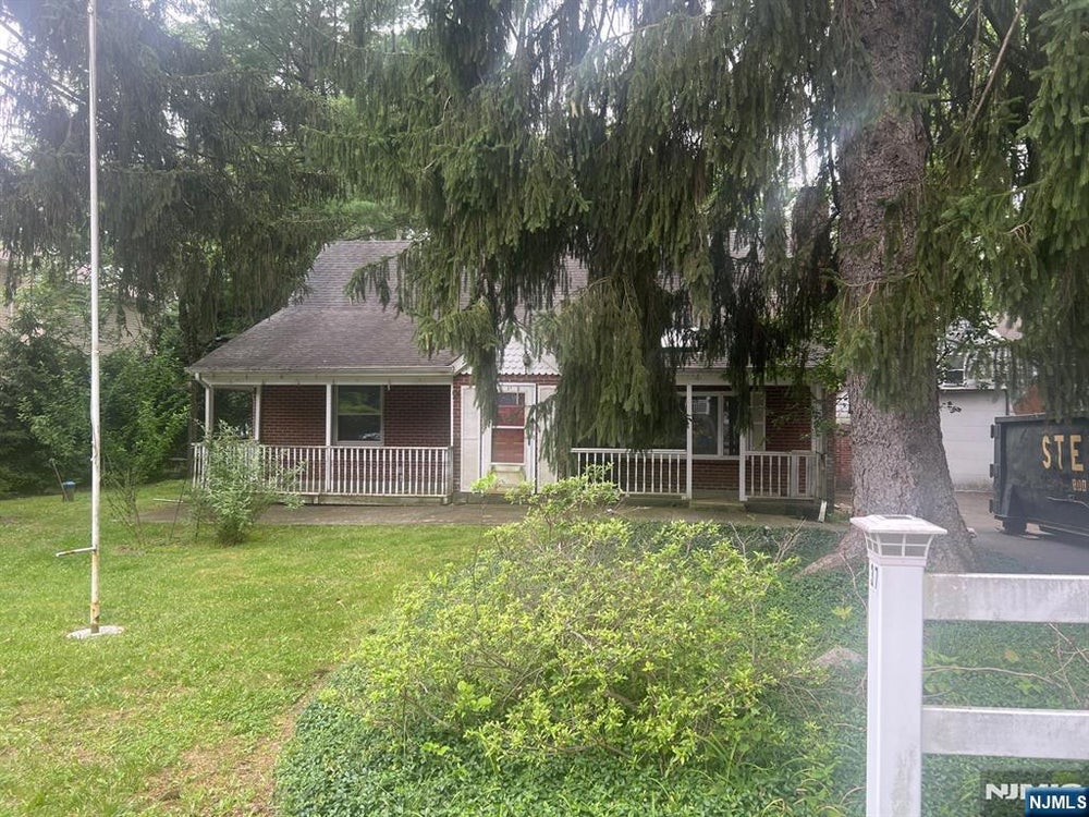 37 Roth Avenue, Oakland, NJ 07417 - MLS# 25023472 - Coldwell Banker