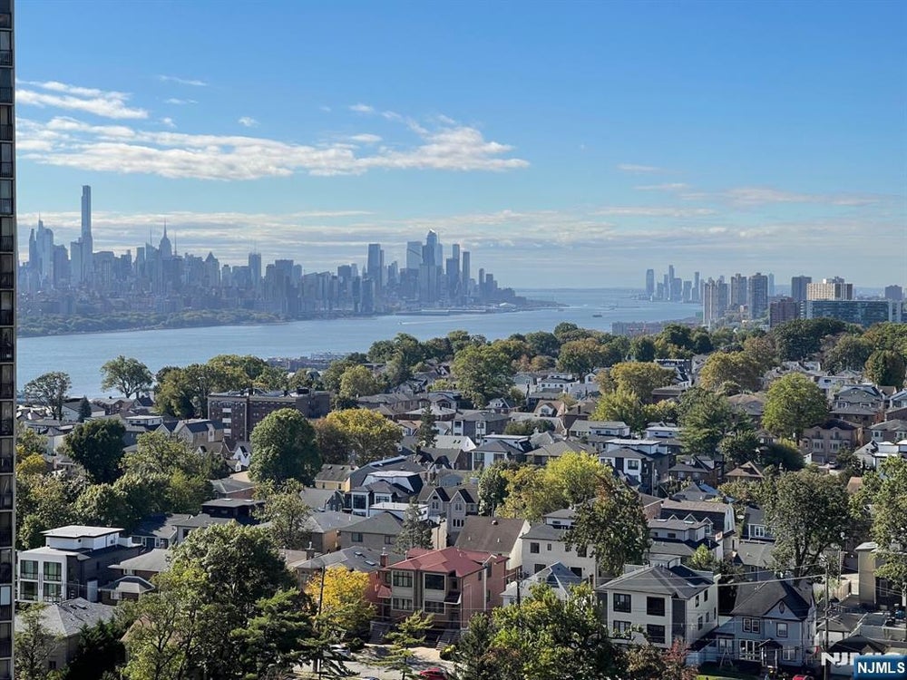 300 Winston Drive 1820, Cliffside Park, NJ 07010 - MLS# 25036431 ...