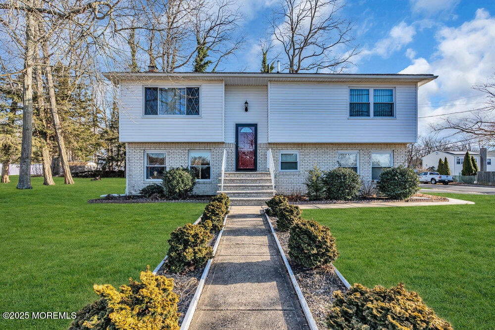 12 Golfview Drive, Neptune Township, NJ 07753 - MLS# 22504668 ...