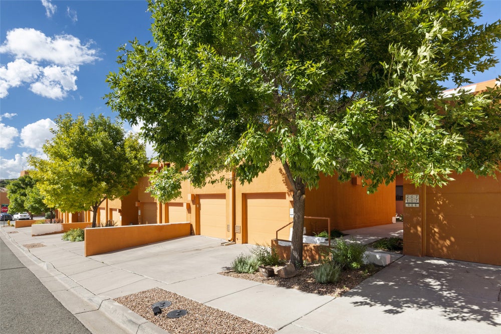 608 Avenida Villa Hermosa #208, Santa Fe, NM 87506 - MLS# 202341163 ...