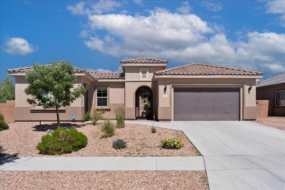 4701 Lluvia Encantada, Santa Fe, NM 87507 - MLS# 202503099 - Coldwell ...