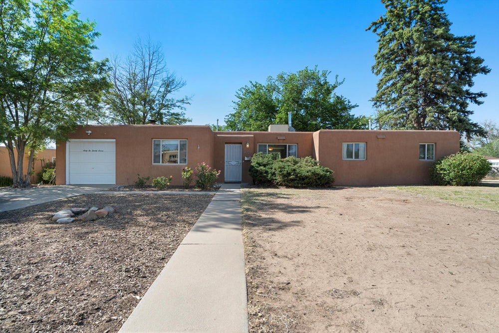 6227 Aztec Road Ne, Albuquerque, NM 87110 - MLS# 1062228 - Coldwell Banker