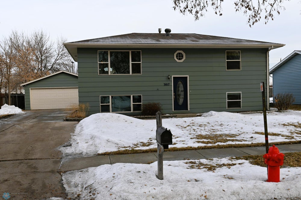 3017 Madison Avenue N, Fargo, ND 58102 - MLS# 6657067 - Coldwell Banker