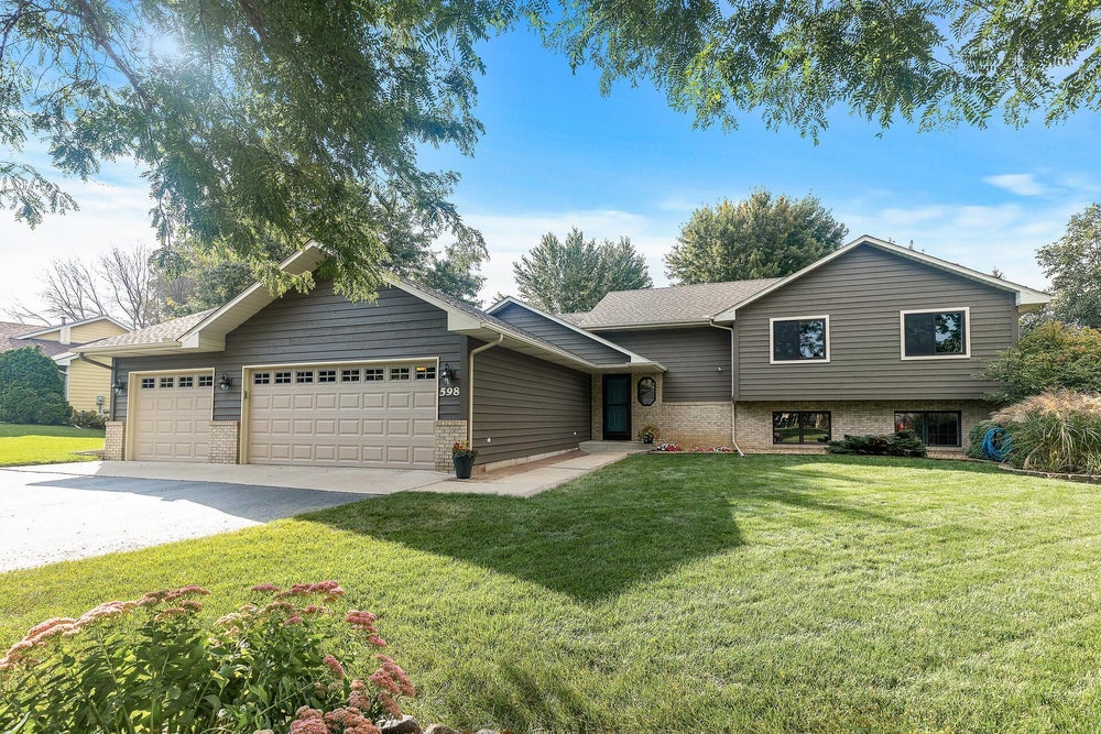 598 Todd Avenue, Eagan, MN 55123 - MLS# 6727288 - Coldwell Banker