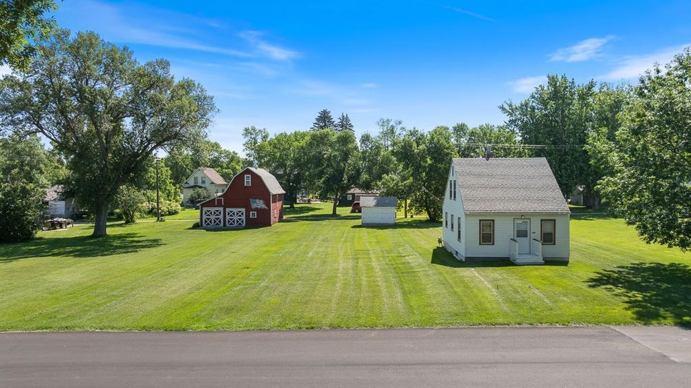109 S Brook Street, Hendricks, MN 56136 - MLS# 6752128 - Coldwell Banker