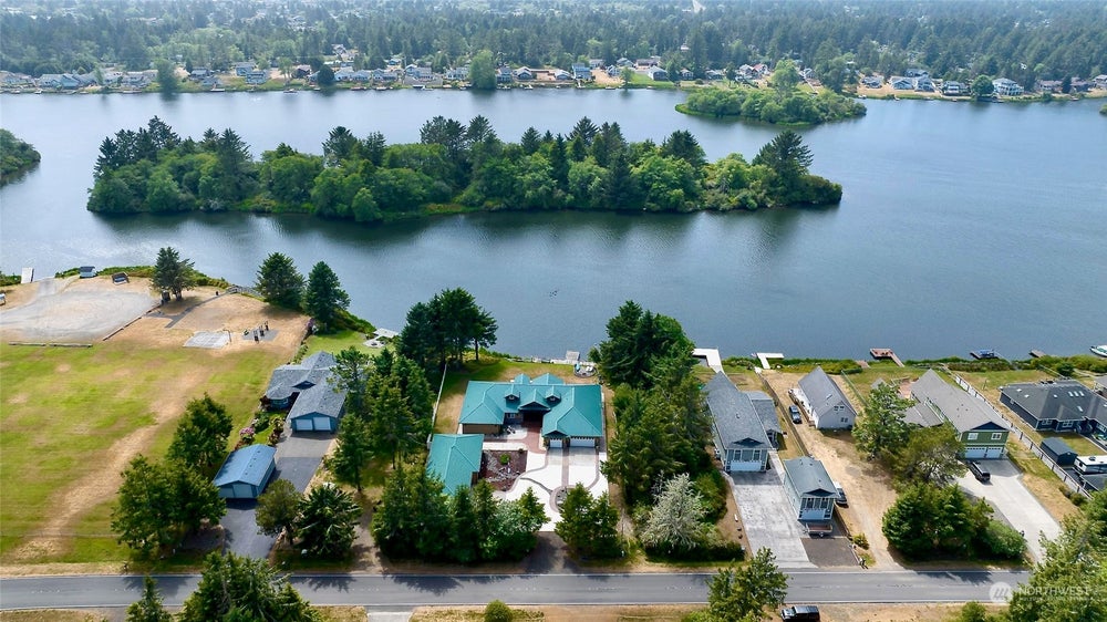 521 Duck Lake Drive Se, Ocean Shores, WA 98569 - MLS# 2161203 ...