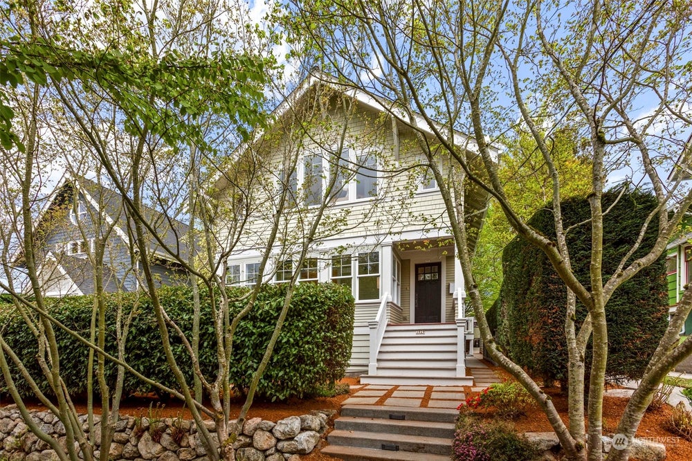 3929 Sunnyside Avenue N, Seattle, WA 98103 - MLS# 2225386 - Coldwell Banker