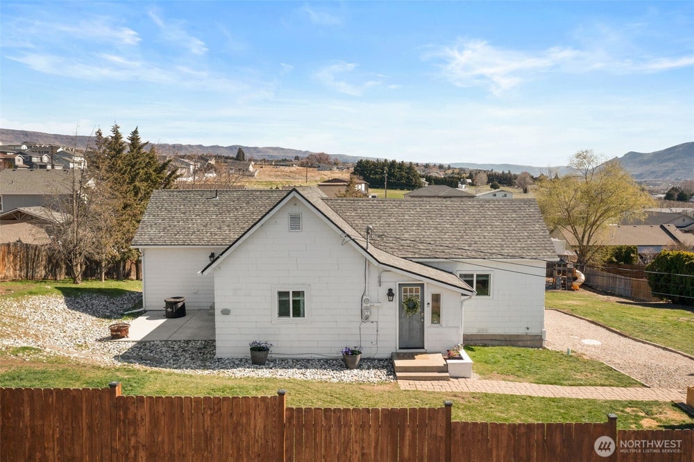 609 S Iowa Avenue, East Wenatchee, WA 98802 - MLS# 2349658 - Coldwell ...