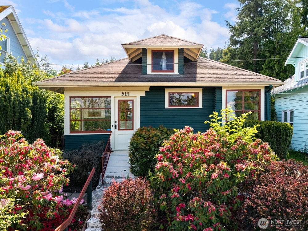 914 E Laurel Street, Bellingham, WA 98225 - MLS# 2381010 - Coldwell Banker