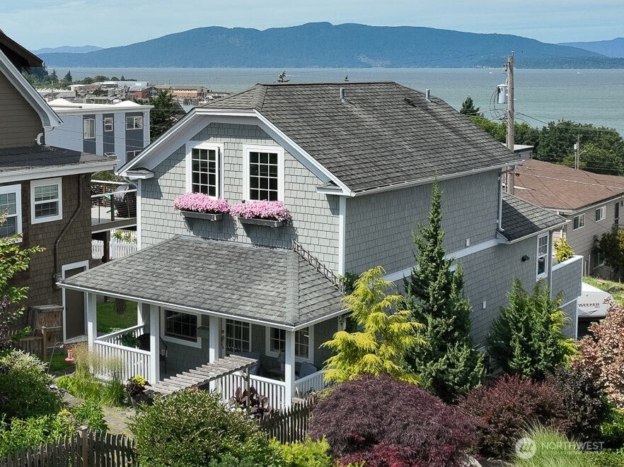 618 12th Street, Bellingham, WA 98225 - MLS# 2405038 - Coldwell Banker