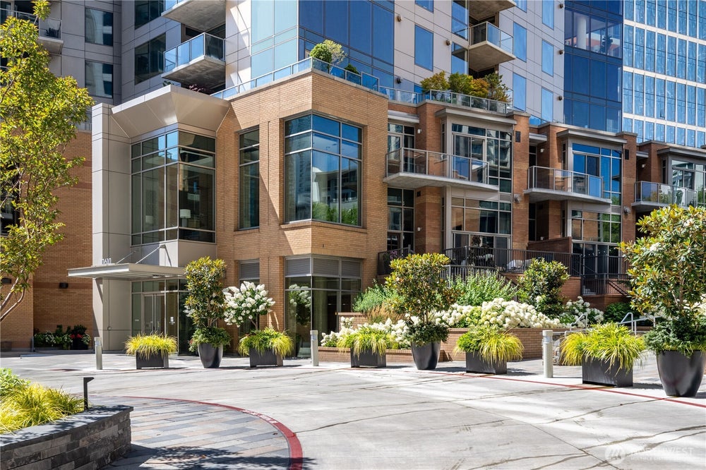 10650 NE Ninth Place #1927, Bellevue, WA 98004 - MLS# 2414594 ...