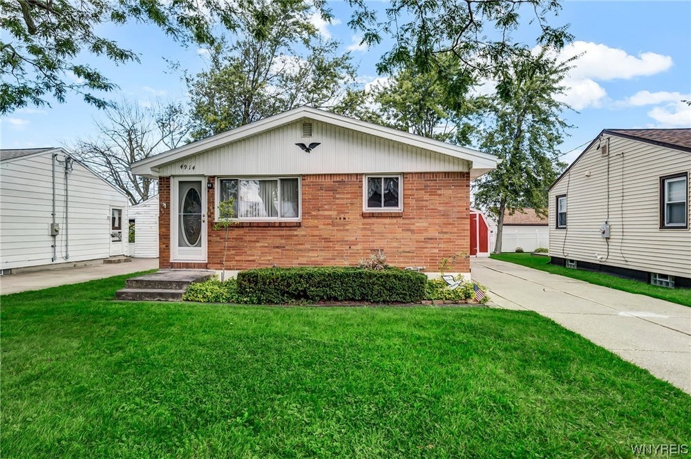 4914 Morgan Parkway, Hamburg, NY 14075 - MLS# B1498599 - Coldwell Banker