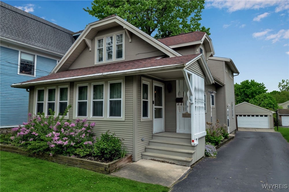 18 Spruce Street, Lockport, NY 14094 - MLS# B1608089 - Coldwell Banker