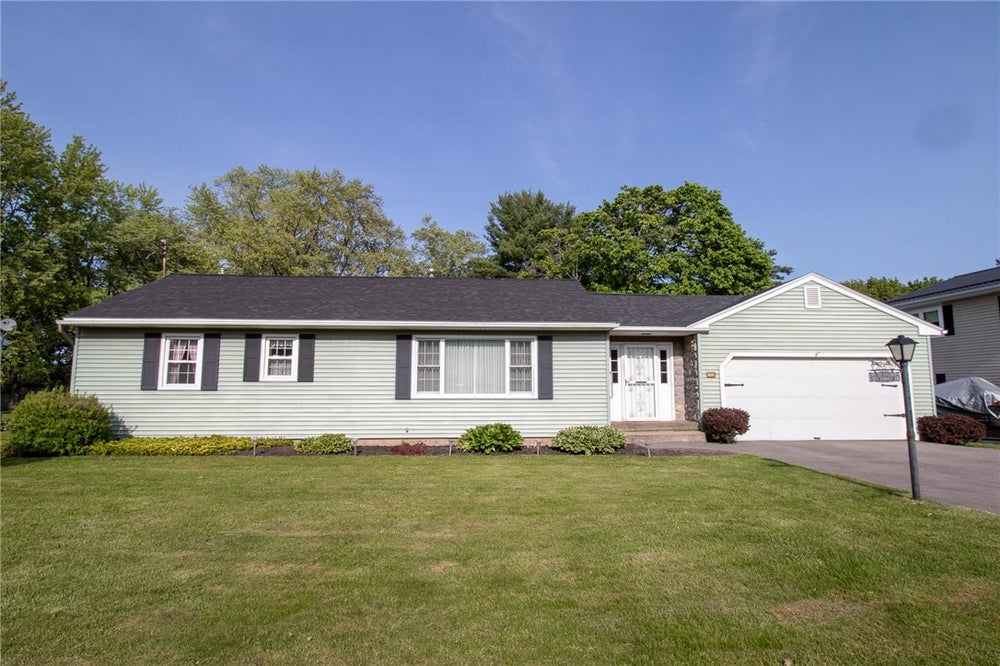 1330 Summit Dr, Newark, NY 14513 - MLS# R1471704 - Coldwell Banker