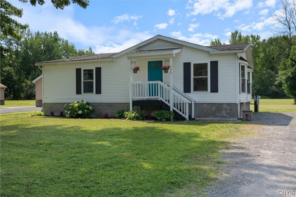 529 W Elm Street, Oneida, NY 13421 - MLS# S1553922 - Coldwell Banker