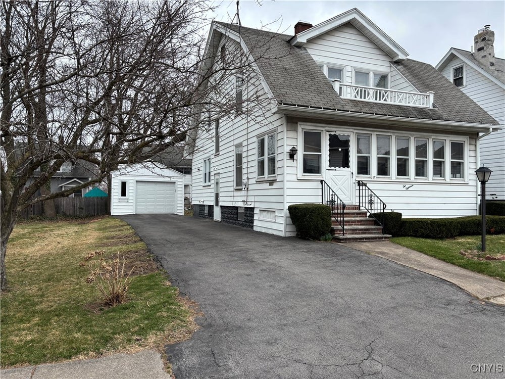 218 Malverne Drive, Syracuse, NY 13208 - MLS# S1595313 - Coldwell Banker