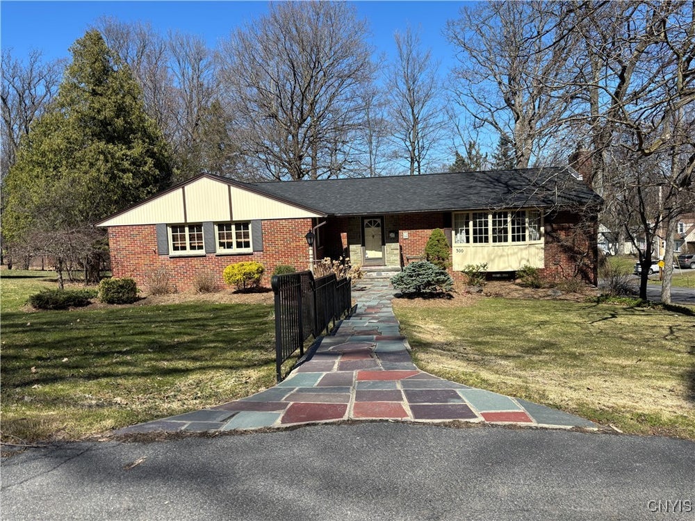 300 Scarboro Drive, Syracuse, NY 13209 - MLS# S1595603 - Coldwell Banker