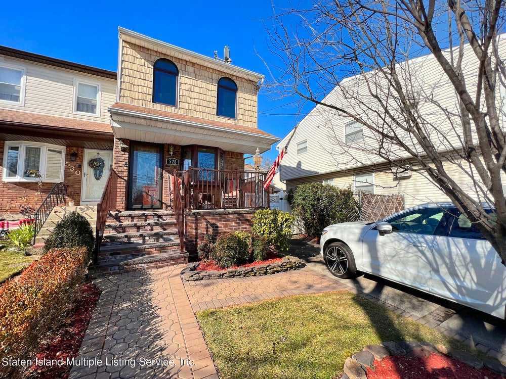 528 Drumgoole Road W, Staten Island, NY 10312 - MLS# 2400736 - Coldwell ...