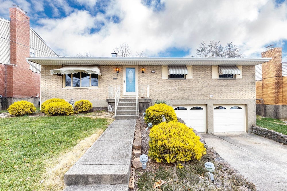 3606 Krierview Drive, Green Twp, OH 45248 - MLS# 1827642 - Coldwell Banker