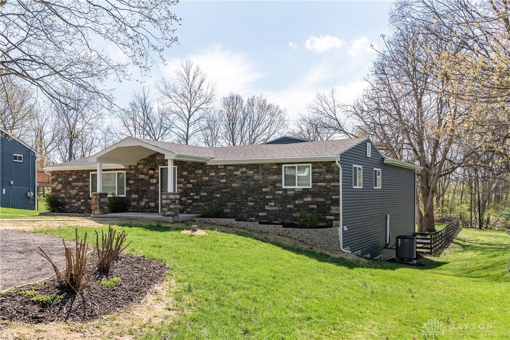 4079 Ken Klare Drive, Beavercreek, OH 45432 - MLS# 931398 - Coldwell Banker