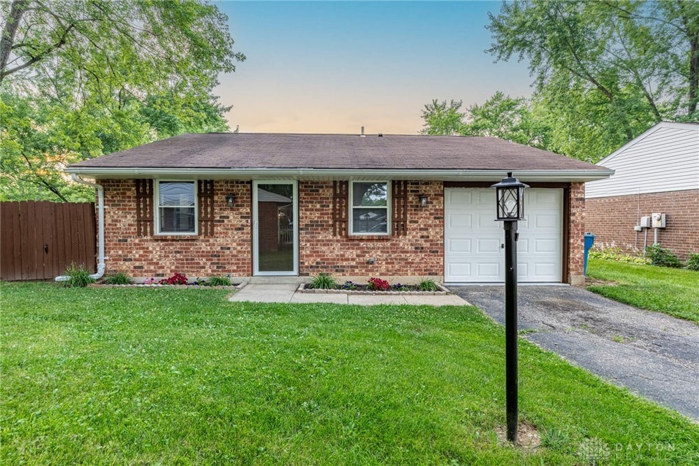 6817 Tiger Drive, Huber Heights, OH 45424 - MLS# 938328 - Coldwell Banker