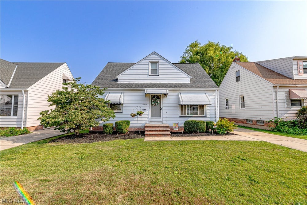 13801 Maple Leaf Drive, Garfield Heights, OH 44125 - MLS# 4479674 ...