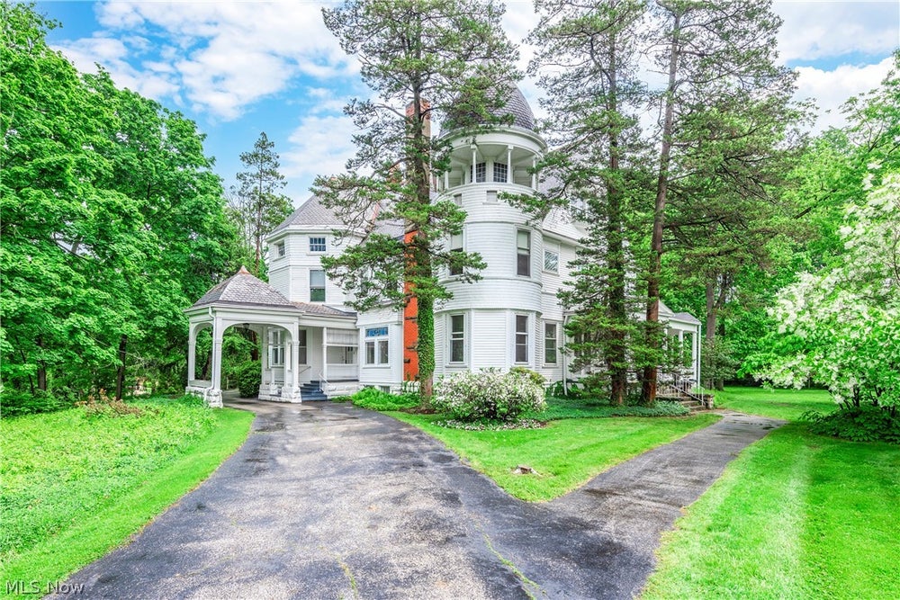 12984 Lake Avenue, Lakewood, OH 44107 - MLS# 5039387 - Coldwell Banker