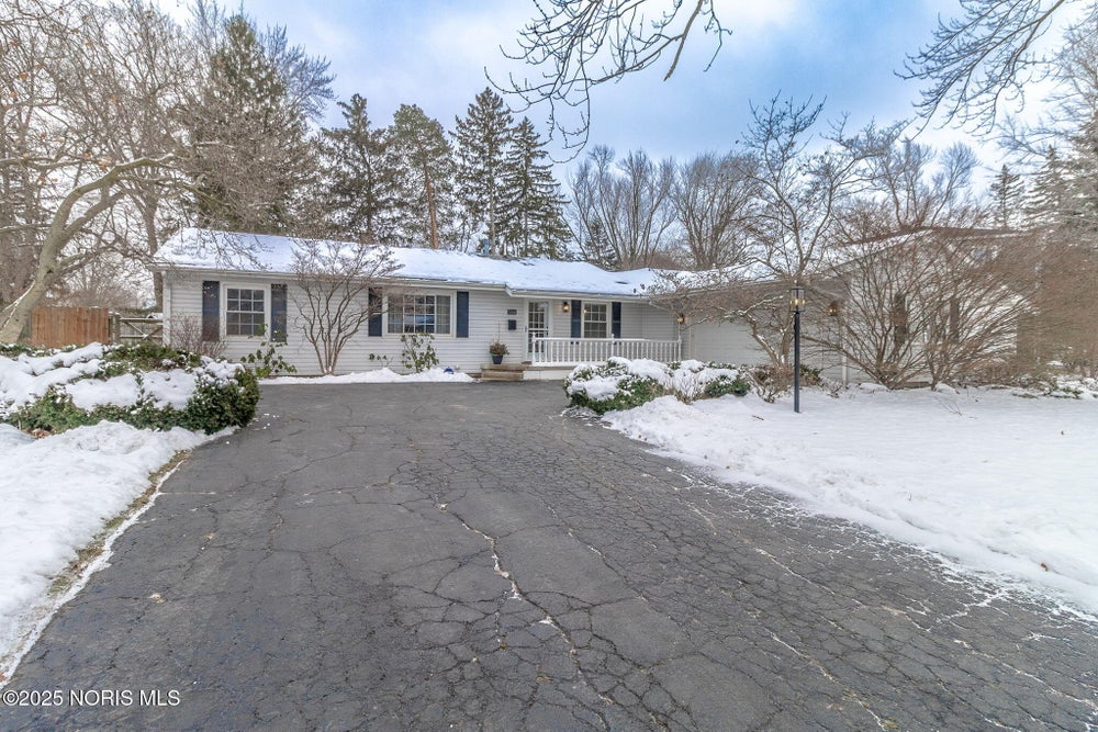 5860 San Reno Drive, Sylvania, OH 43560 - MLS# 10001848 - Coldwell Banker