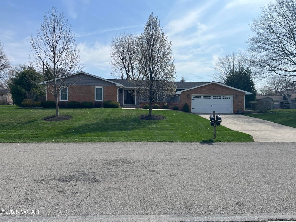1547 Bunker Drive, Lima, OH 45805 - MLS# 306702 - Coldwell Banker