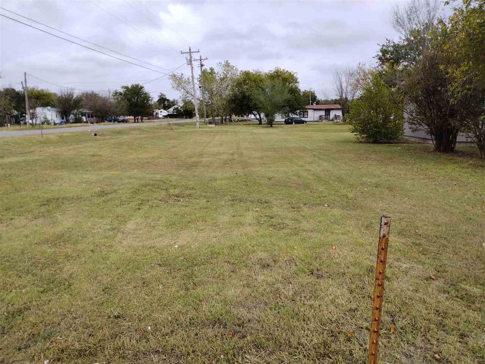 301 E Main St, Geronimo, OK 73543 - MLS# 169940 - Coldwell Banker