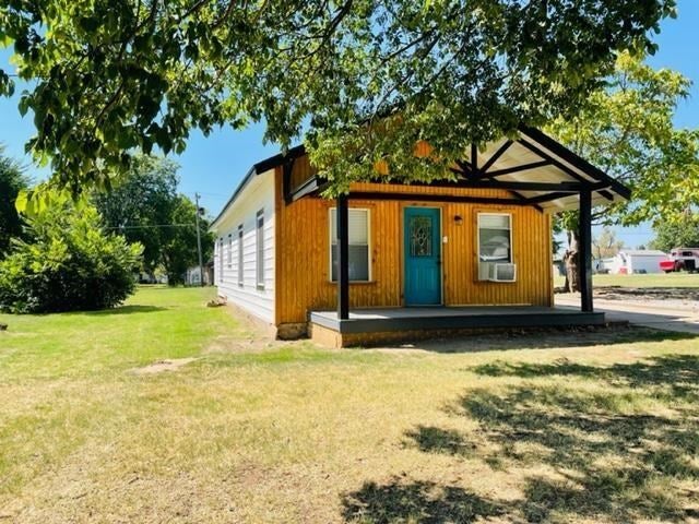 1217 W Blackwell, Blackwell, OK 74631 - MLS# 39845 - Coldwell Banker