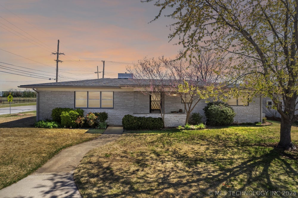 901 Karen Avenue, Pryor, OK 74361 - MLS# 2410756 - Coldwell Banker