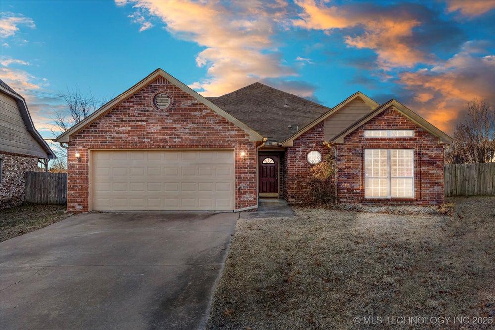9000 N 130th East Avenue, Owasso, OK 74055 - MLS# 2504041 - Coldwell Banker