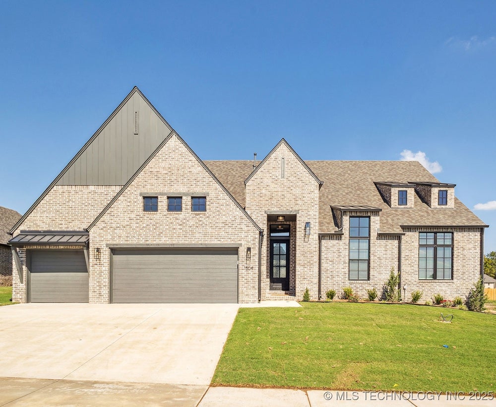 1504 Cedarwood Drive, Claremore, OK 74017 - MLS# 2510551 - Coldwell Banker