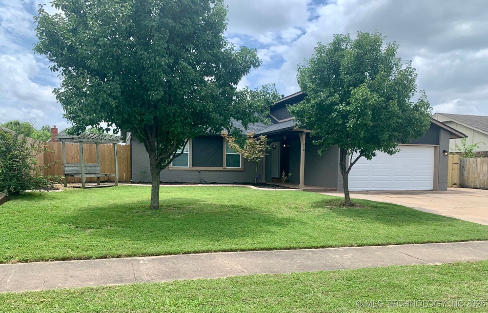 11810 E 83rd Street, Owasso, OK 74055 - MLS# 2529394 - Coldwell Banker