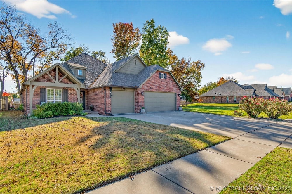 3227 Boardwalk Court, Bartlesville, OK 74006 - MLS# 2546432 - Coldwell ...
